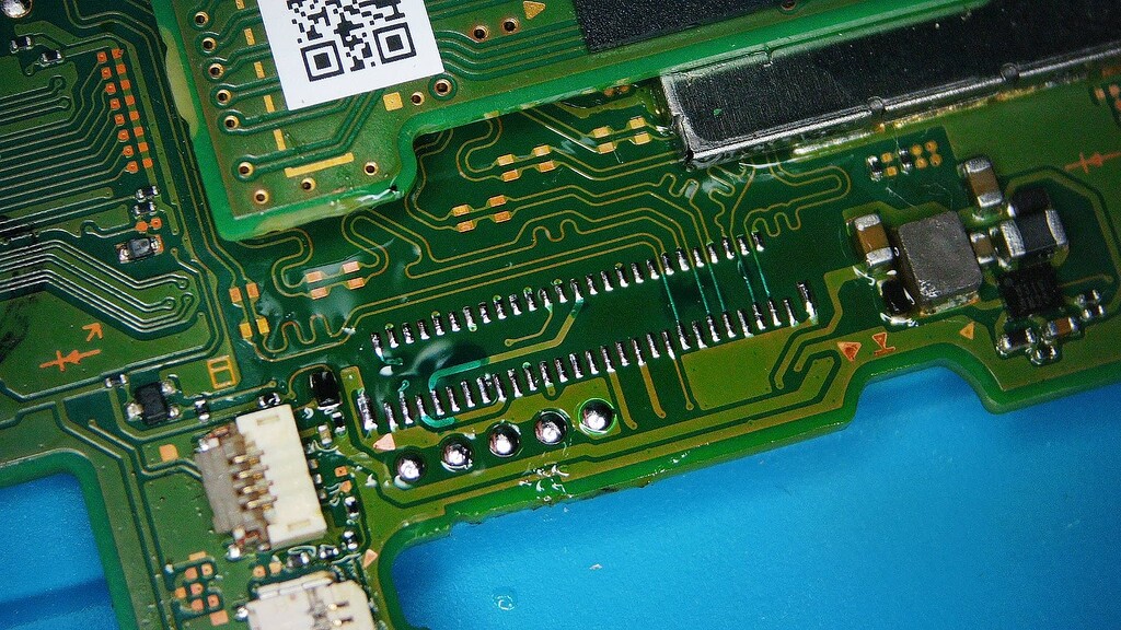 LCD Connector Is Driving Me Absolutely Crazy - Nintendo Switch - TronicsFix